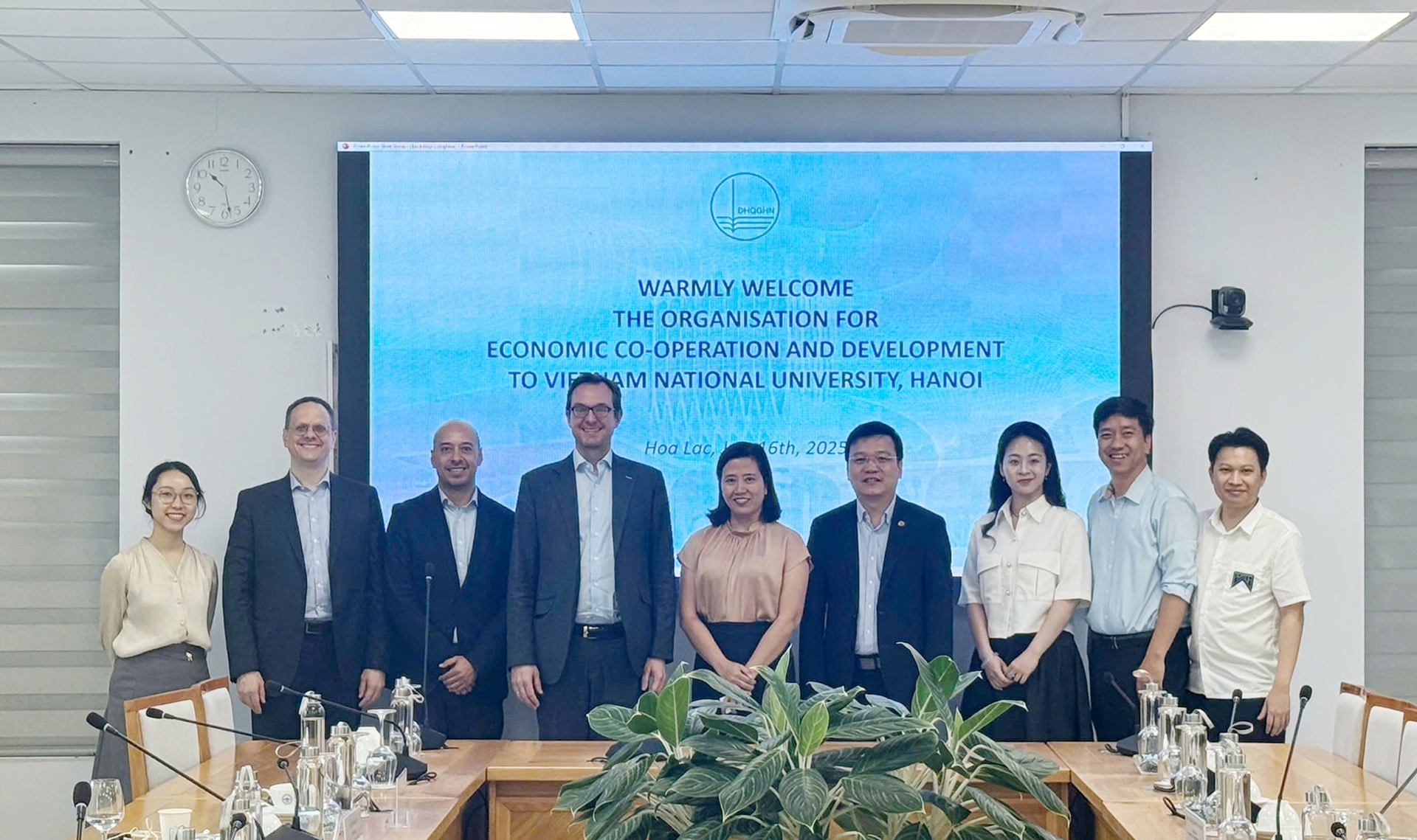 ĐHQGHN và OECD trao đổi hợp tác về đổi mới sáng tạo và liên kết đại học - doanh nghiệp